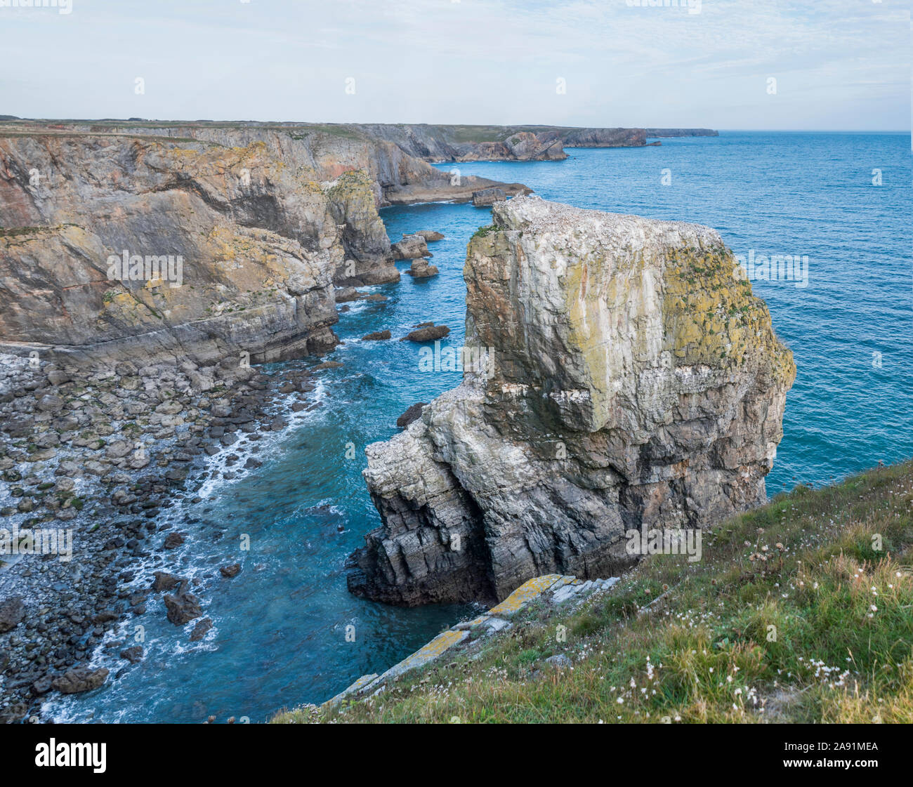 Sea stacks wales hi-res stock photography and images - Alamy