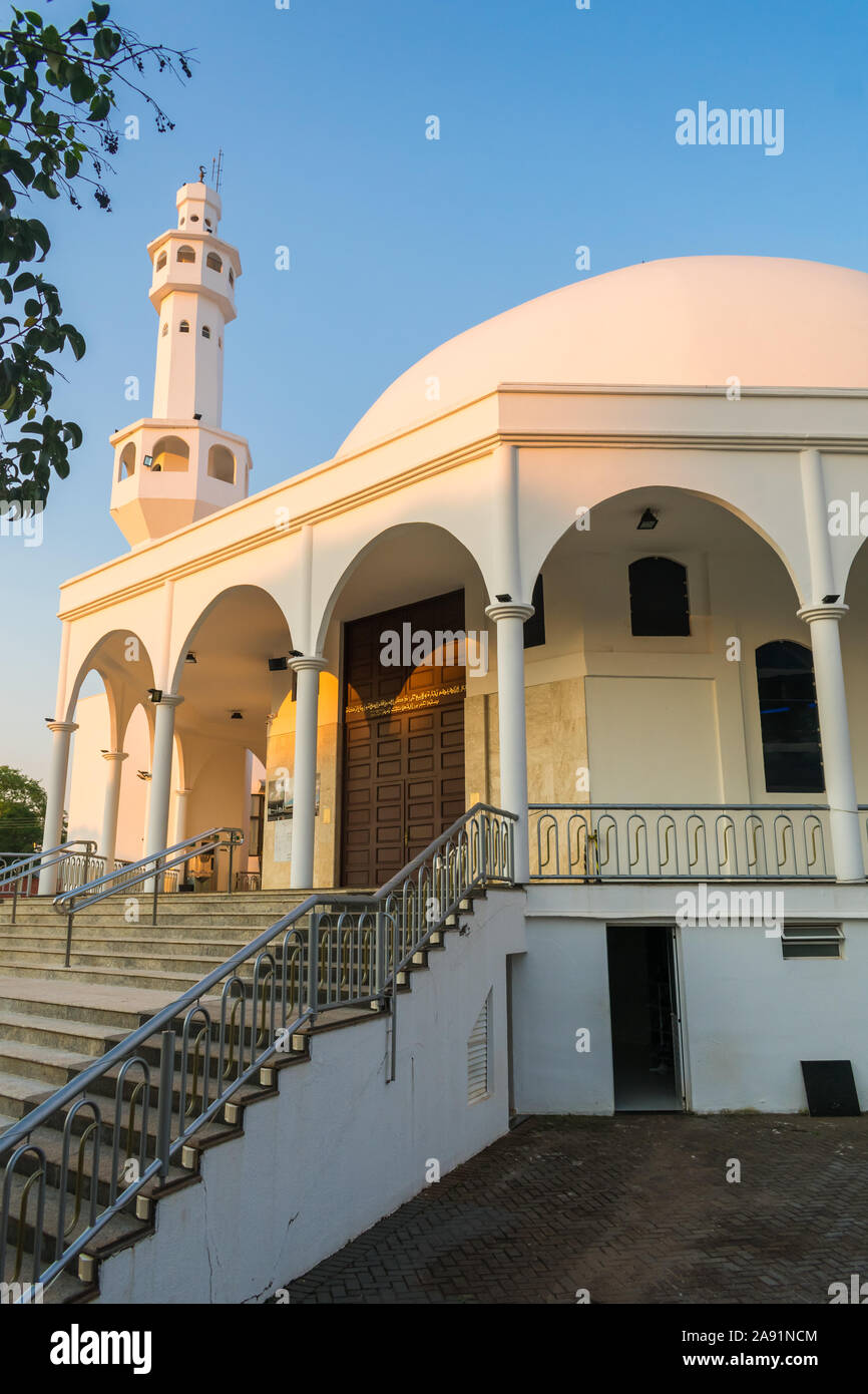 A view of the Omar Ibn Al-Khatab Mosque, inaugurated in 1983 - Foz do ...