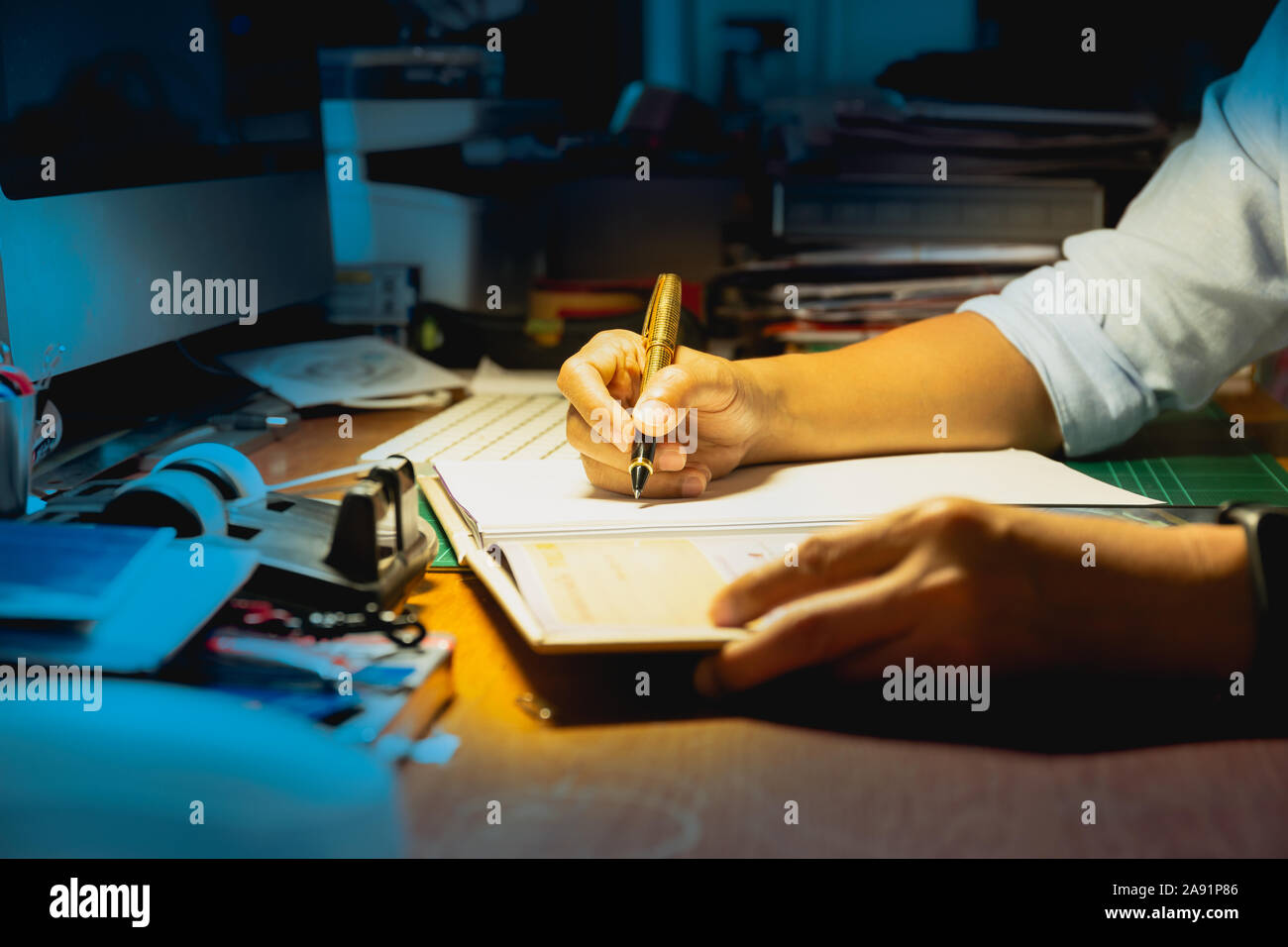 Untidy office desk hi-res stock photography and images - Alamy