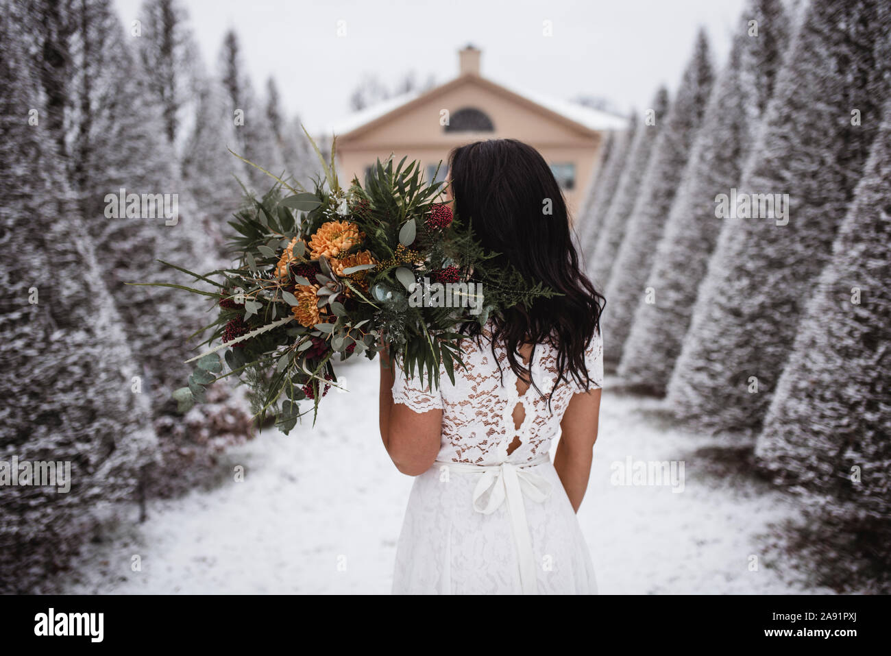 Bride dressed in white hi-res stock photography and images - Alamy