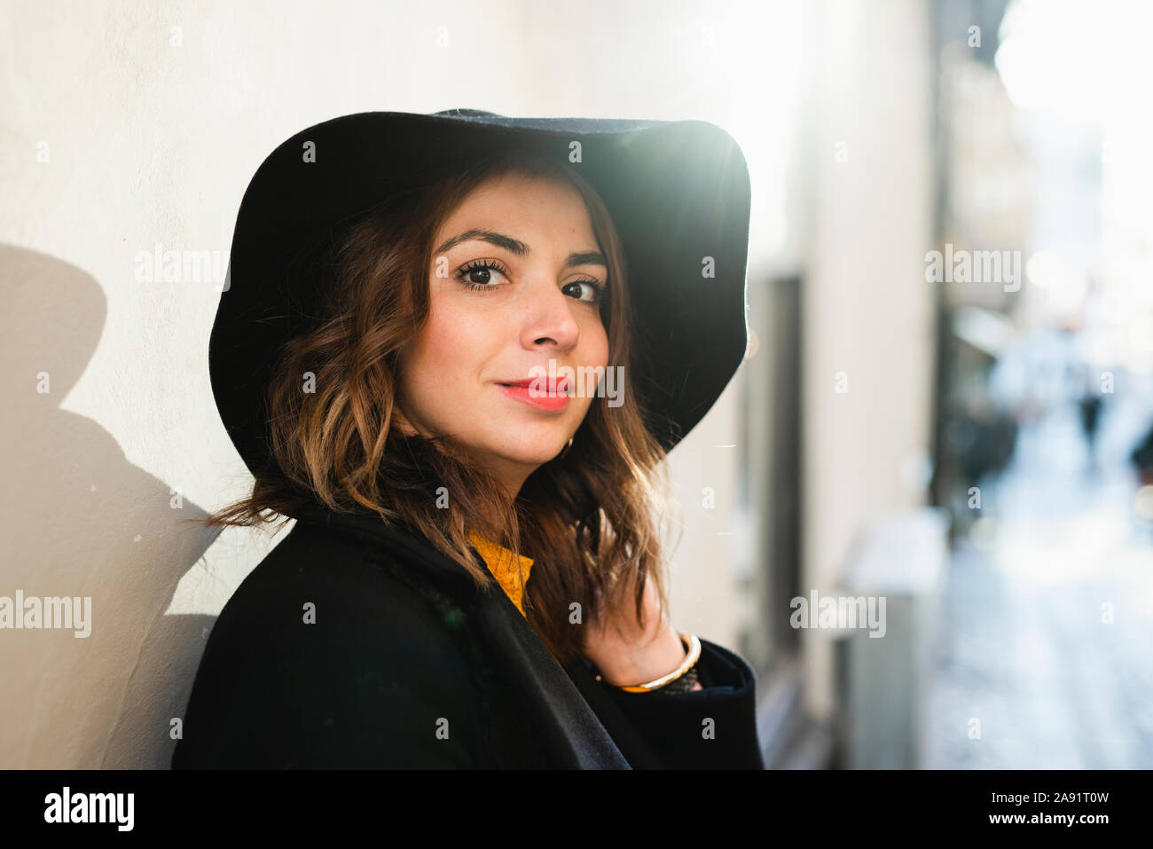 Woman portrait head back side view hi-res stock photography and images ...