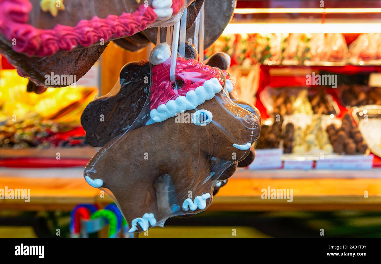 Gingerbread cookies in Christmas market in Germany Stock Photo - Alamy