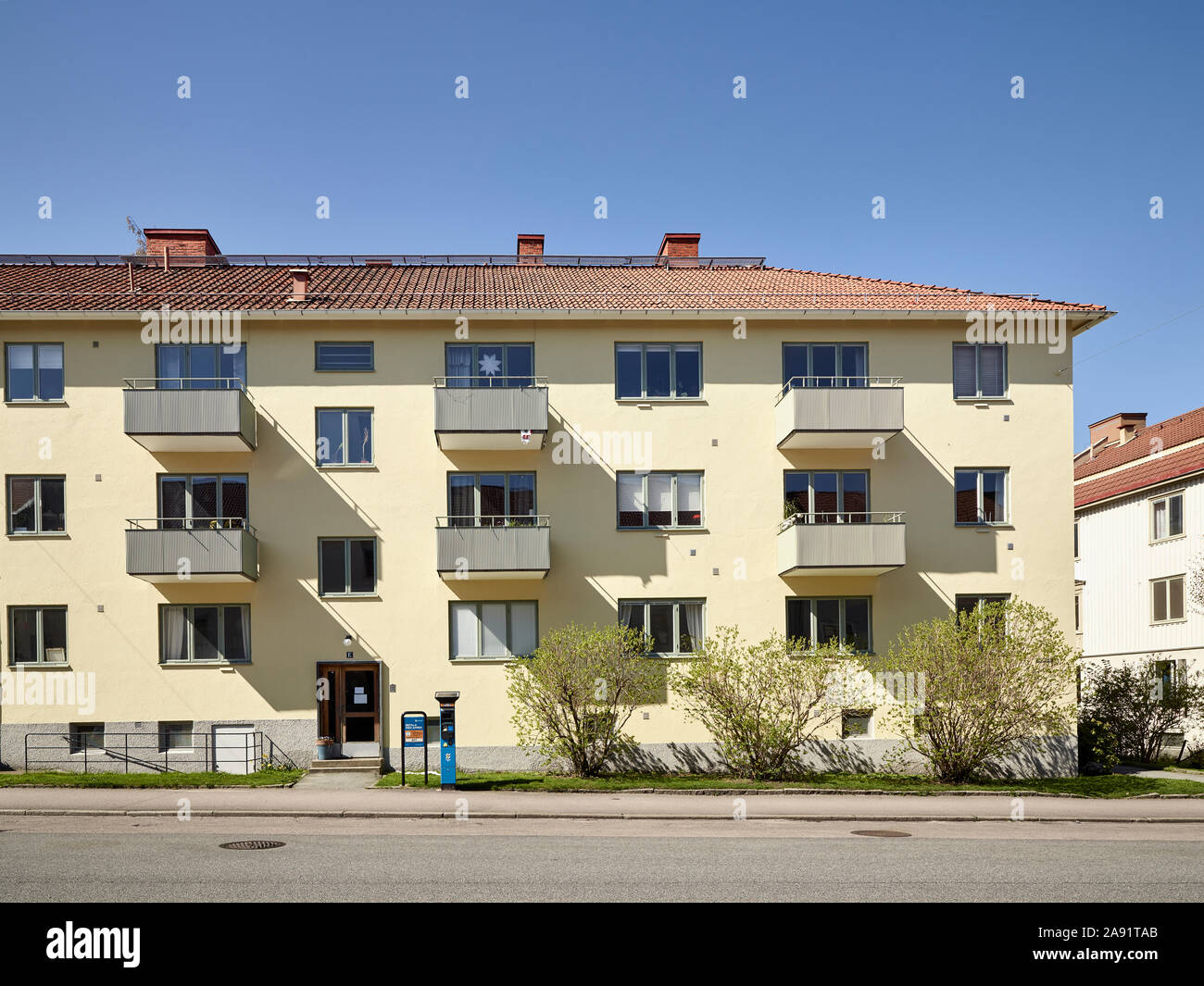 Flats building hi-res stock photography and images - Alamy