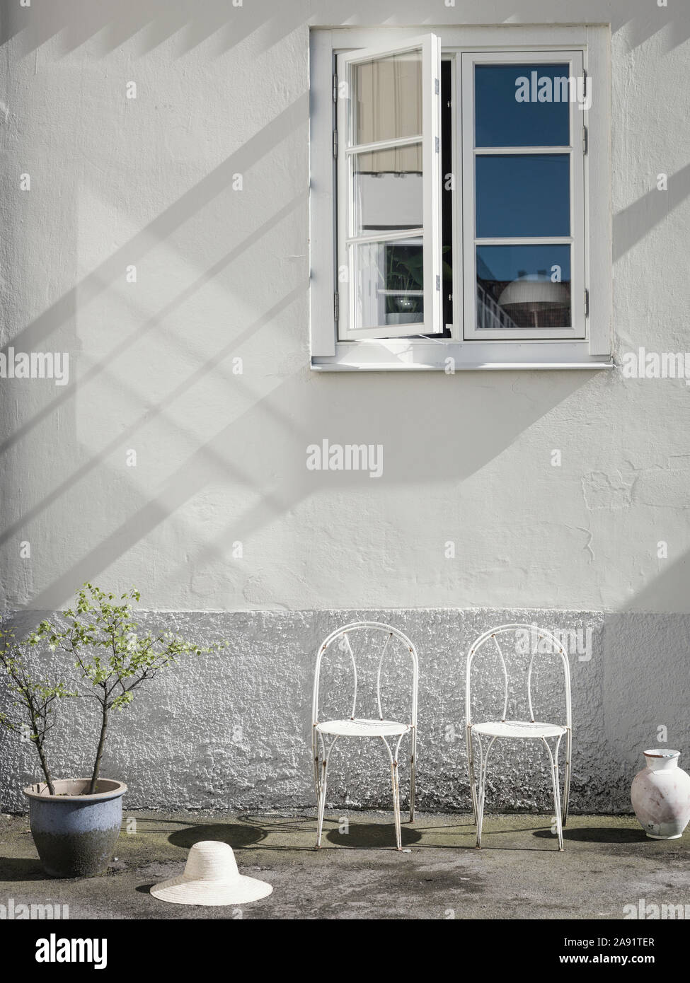 The hat house hi-res stock photography and images - Alamy