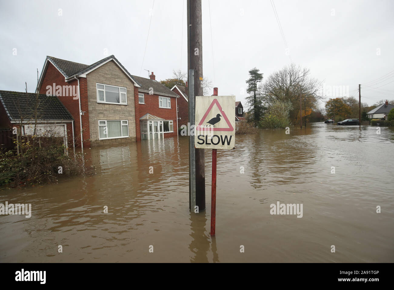 Uk houses in the rain hi-res stock photography and images - Alamy