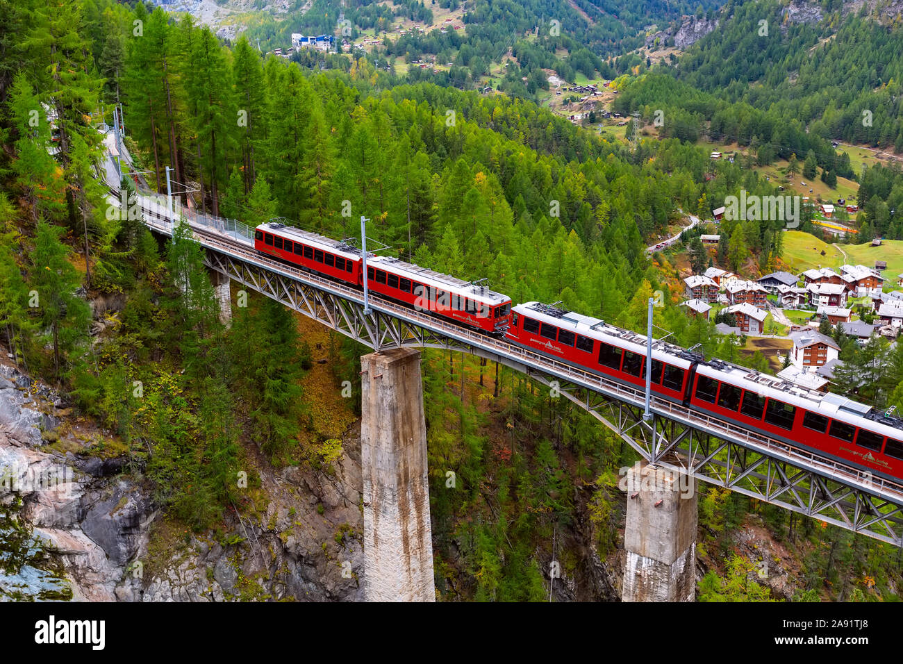 Red train bridge hi-res stock photography and images - Alamy