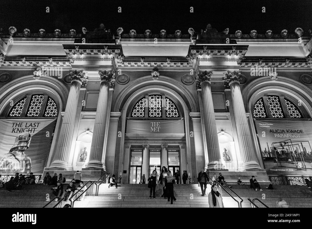 Steps to the entrance of the The Metropolitan Museum of Art, New York ...