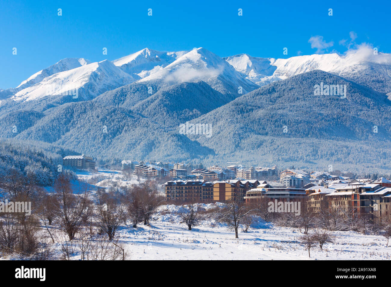 Houses and snow mountains landscape panorama in bulgarian ski resort ...