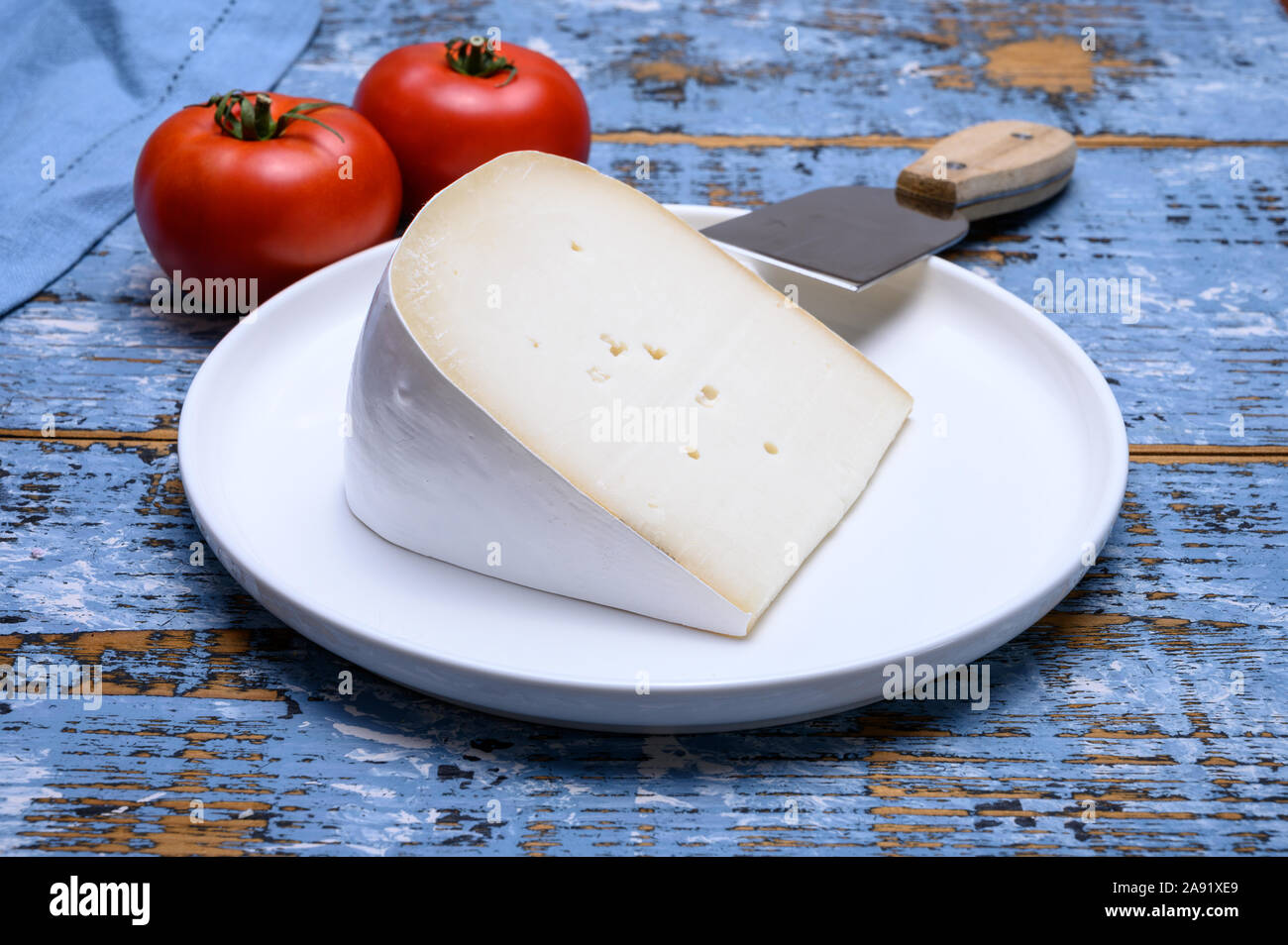 Goats milk gouda hi-res stock photography and images - Alamy