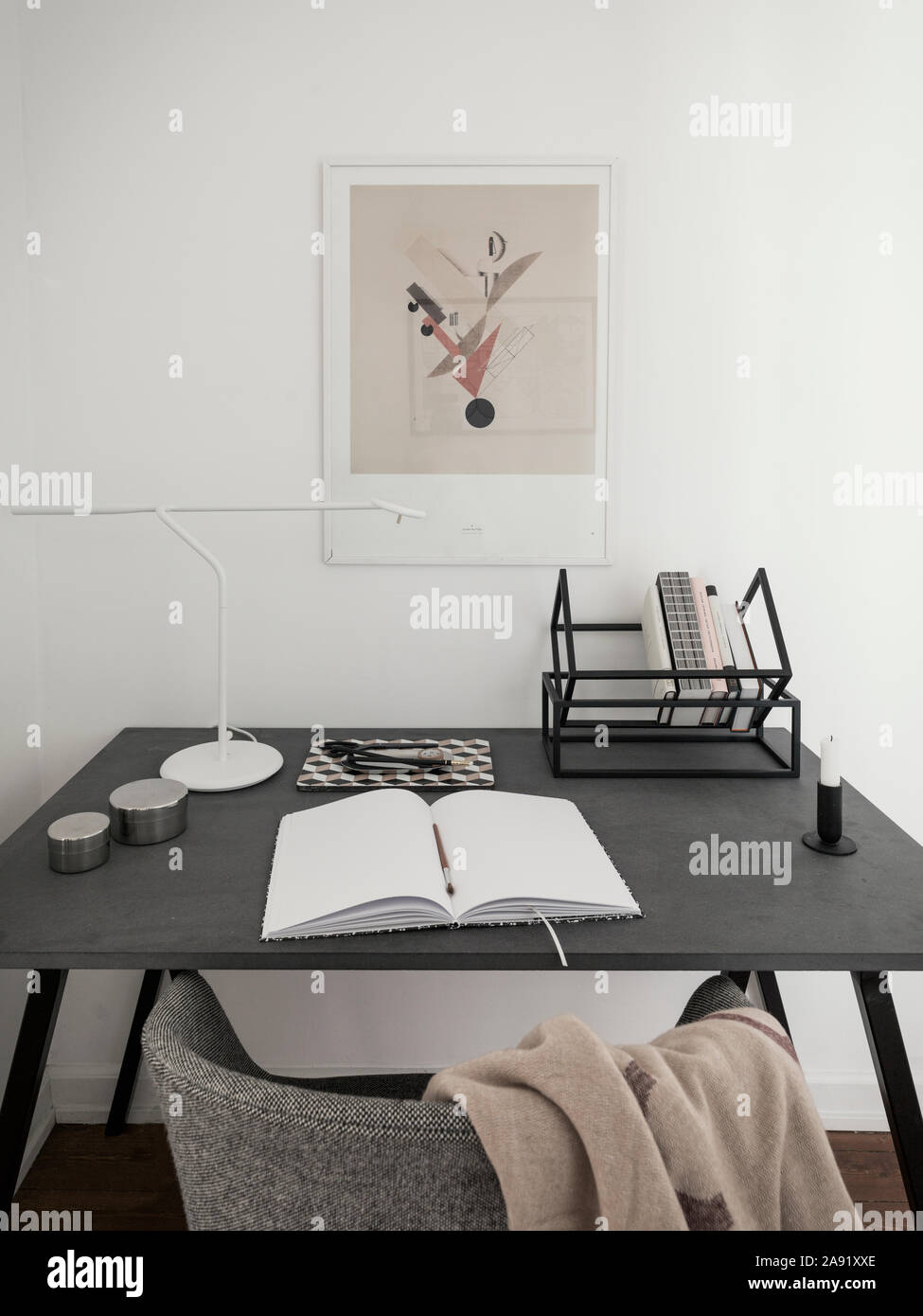 Desk image hi-res stock photography and images - Alamy