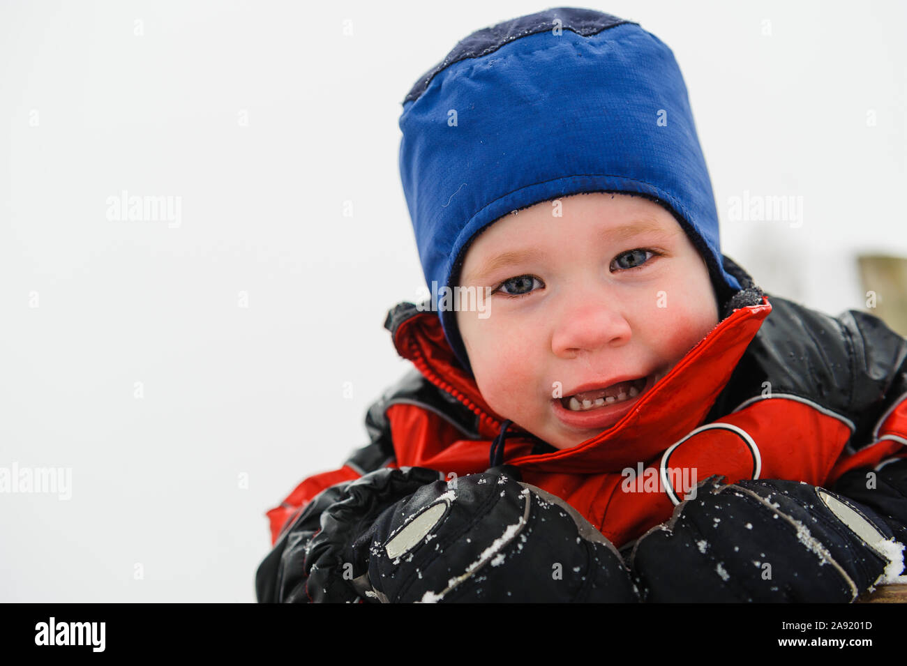 Smiling head and shoulders hat hi-res stock photography and images - Alamy