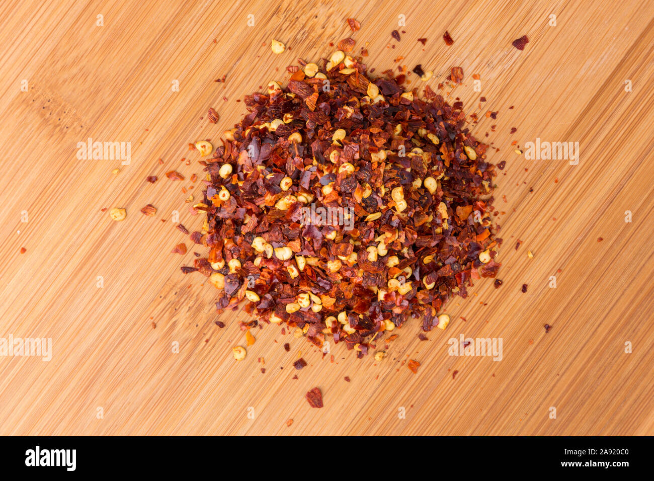 Pile of dehydrated crushed spicy red pepper seasoning Stock Photo - Alamy