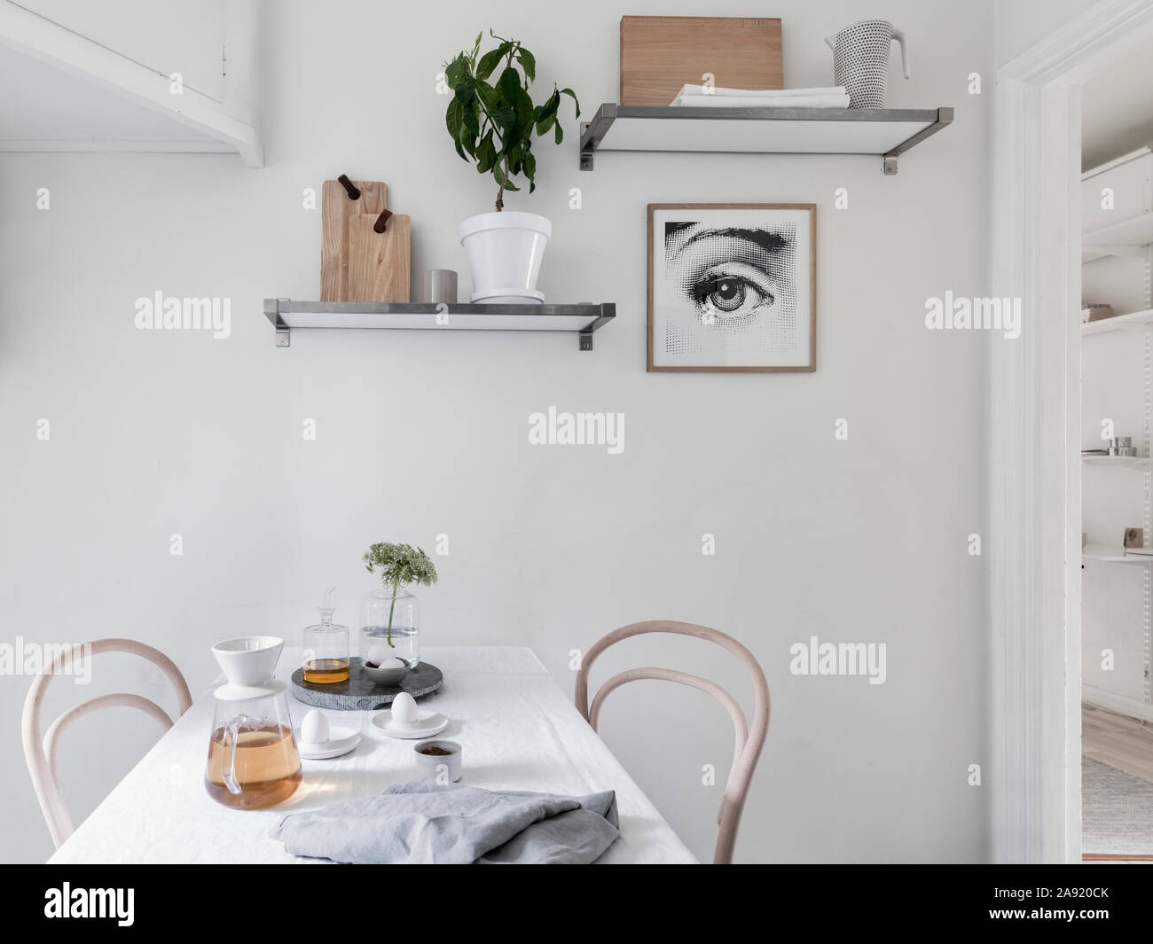 Modern kitchen and dining area hi-res stock photography and images - Alamy