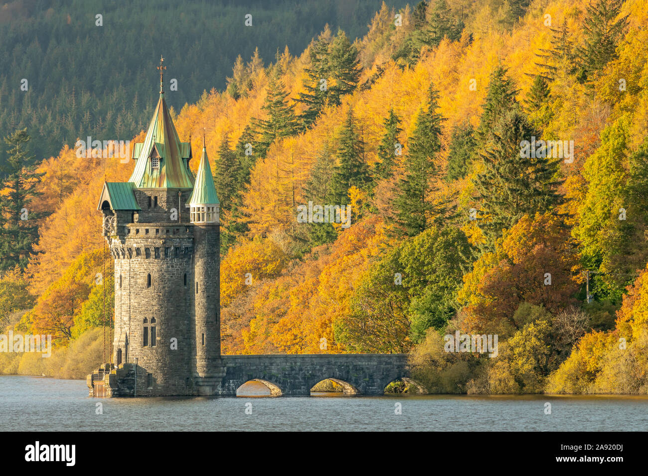 Welsh lake hi-res stock photography and images - Alamy