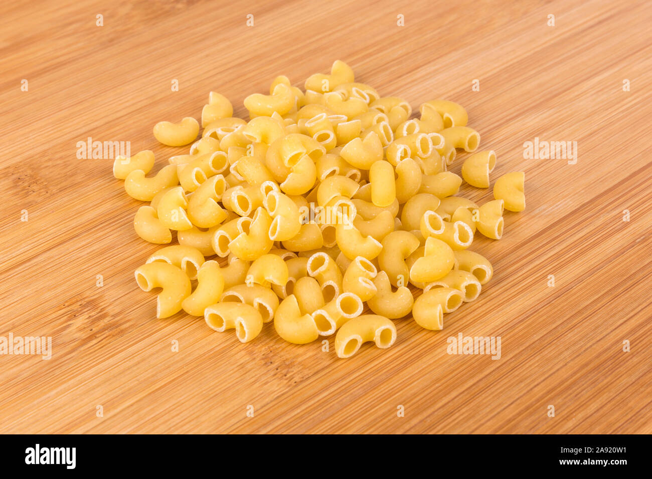PIle of yellow dried elbow macaroni pasta shapes Stock Photo - Alamy