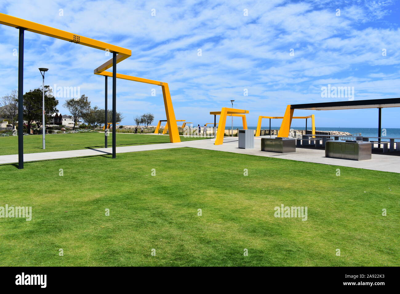 Bbq beach family hi-res stock photography and images - Alamy