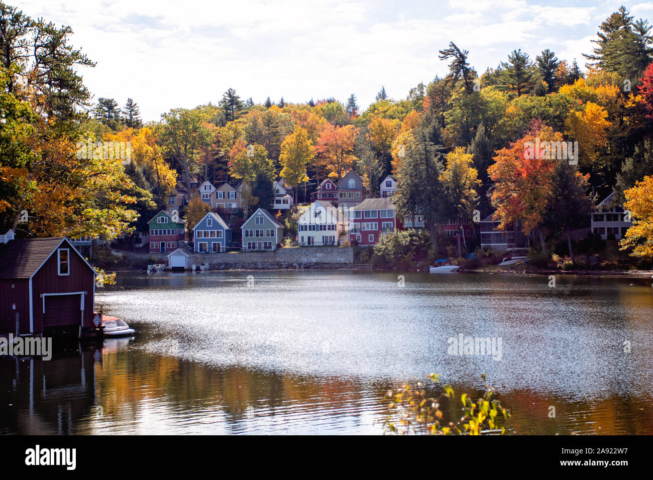 Cute lakefront homes in New England Stock Photo - Alamy