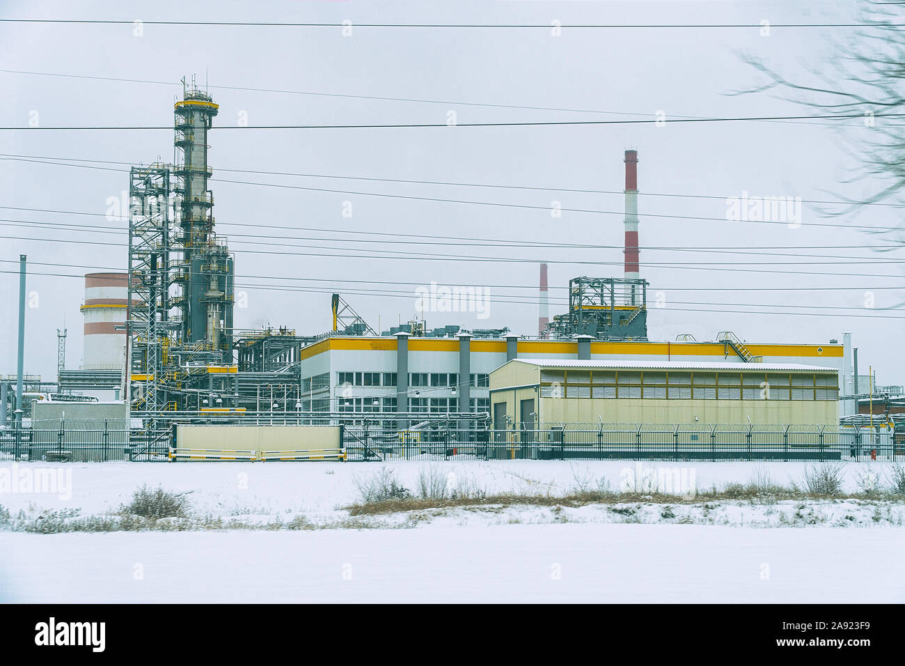 Cracking tower in oil refinery hi-res stock photography and images - Alamy