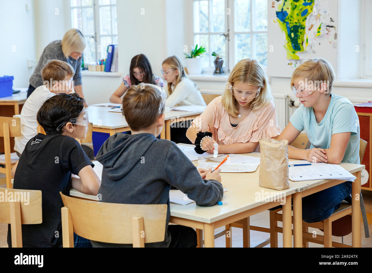 10 years girl classroom hi-res stock photography and images - Alamy