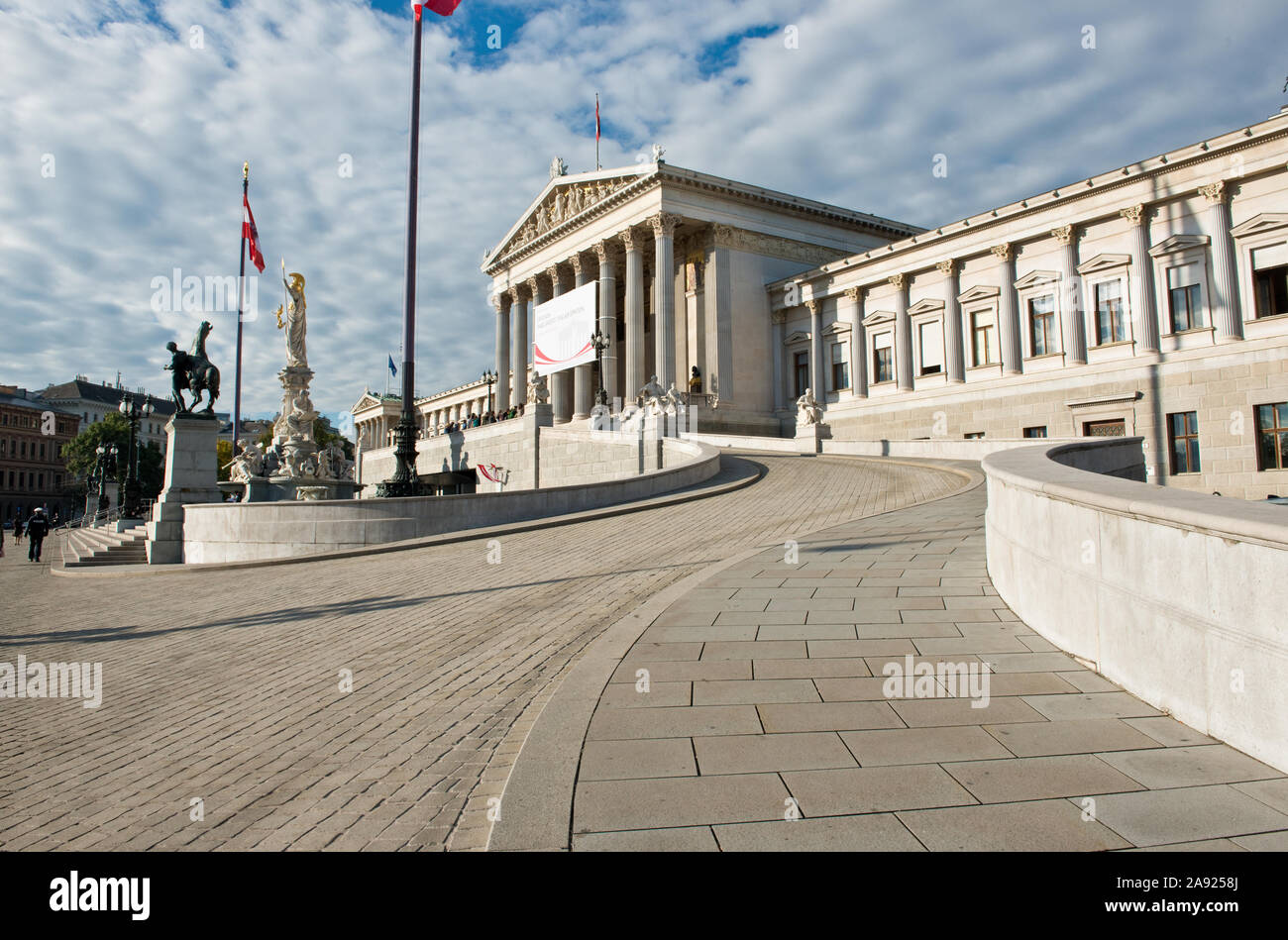 Austrian Parliament Building. Ringstraße, Innere Stadt, Vienna Stock ...