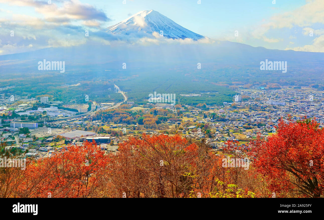 View of the Mount Fuji covered with cloud in autumn in Japan Stock ...