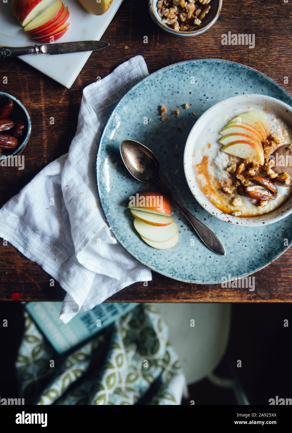 Large porridge hi-res stock photography and images - Alamy