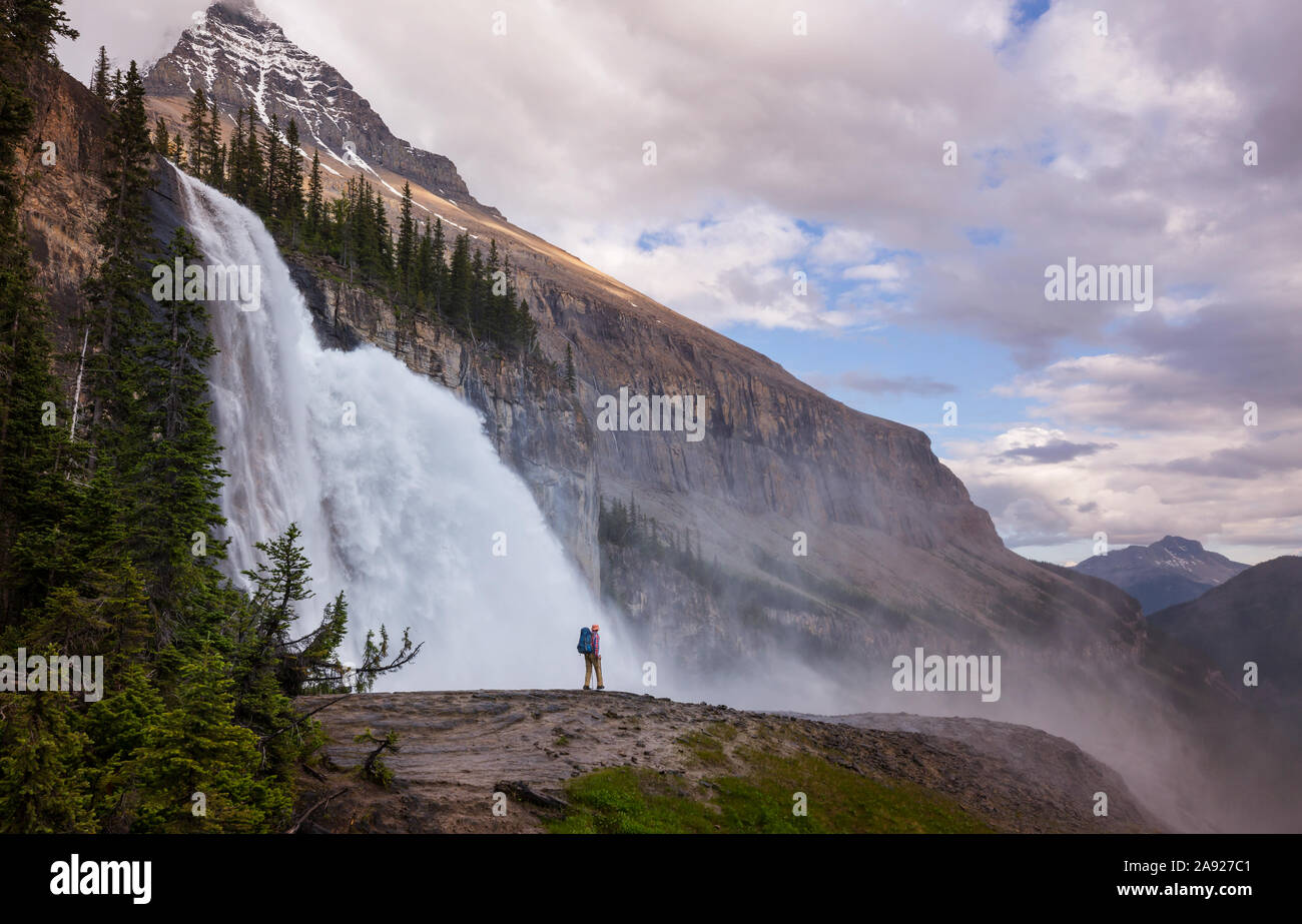 Mount robson autumn hi-res stock photography and images - Alamy
