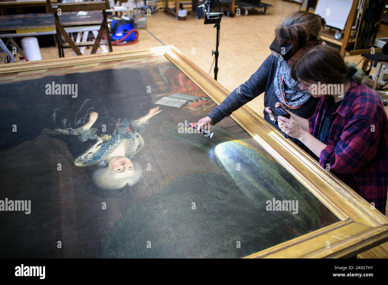 Munich, Germany. 29th Apr, 2019. Restorers in the restoration studio of ...