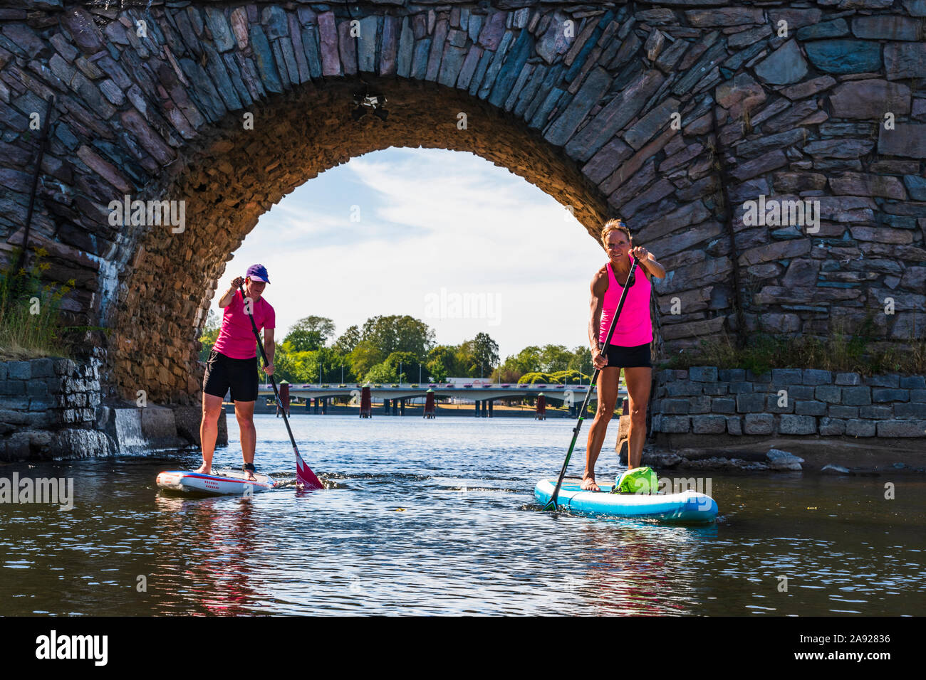 Couple paddle boarding Stock Photo - Alamy
