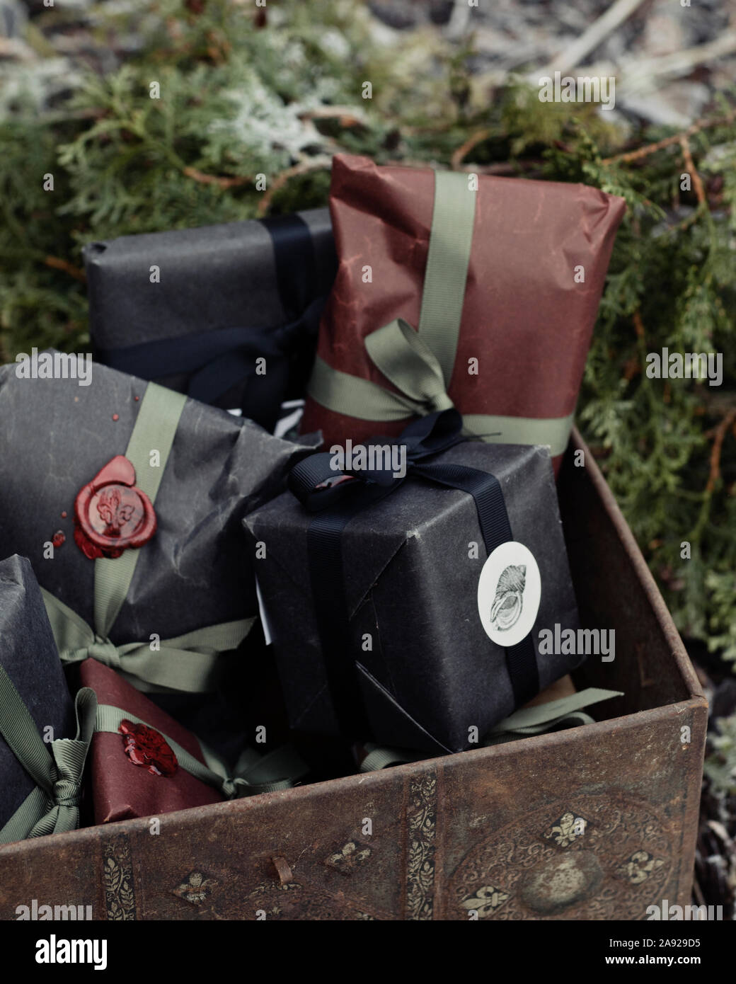 Parcel leaf High Resolution Stock Photography and Images - Alamy