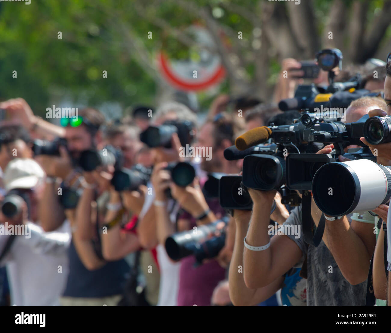 Crowd of photographers Stock Photo - Alamy