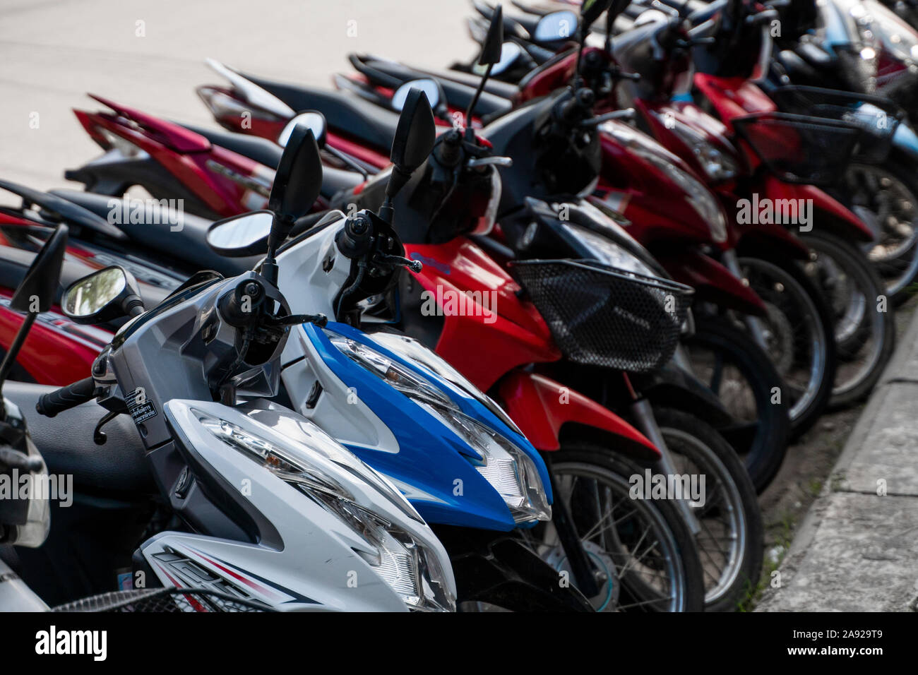 Overcrowded bicycle parking hi-res stock photography and images - Alamy