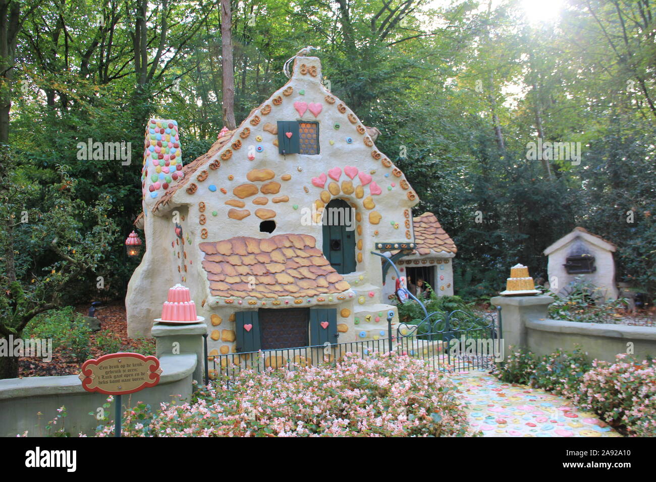 Bush gardens in theme park hi-res stock photography and images - Alamy