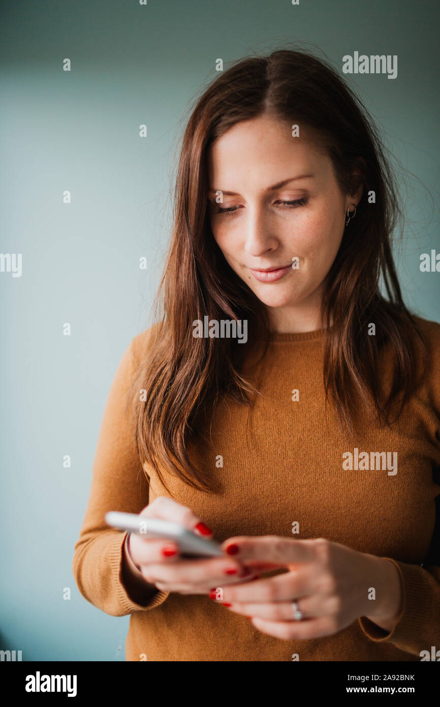 Woman using cell phone Stock Photo - Alamy