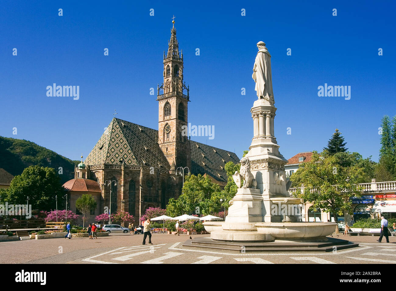 Bozen, Südtirol, Italien, Denkmal und Kirche, Waltherplatz Stock Photo ...