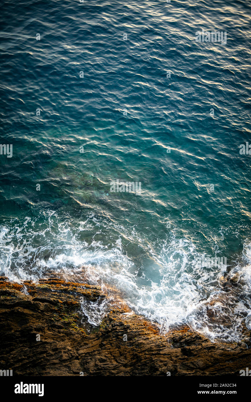 Cliff vertical above sea hi-res stock photography and images - Alamy