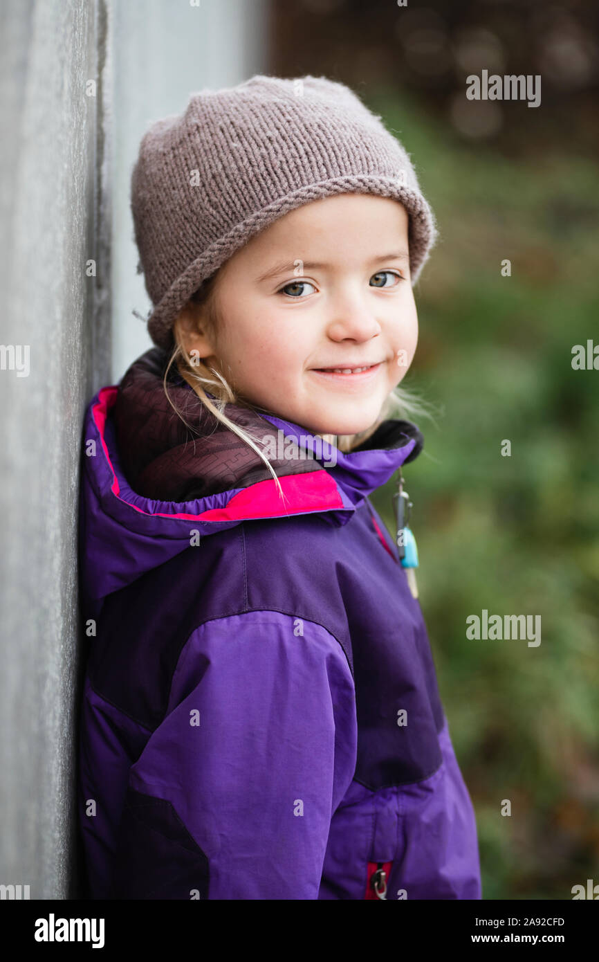 Happy girls smiling hi-res stock photography and images - Alamy