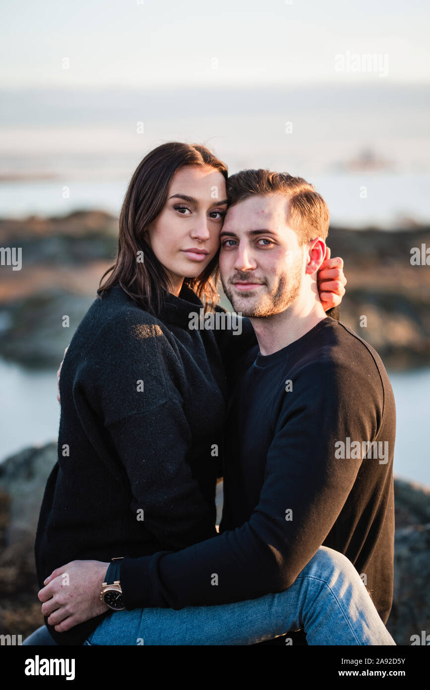 Couple kissing on mountain hi-res stock photography and images - Alamy