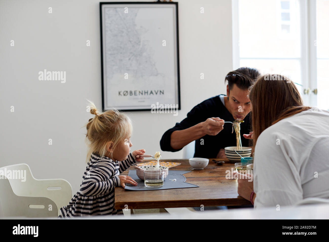 Family dining room hi-res stock photography and images - Alamy