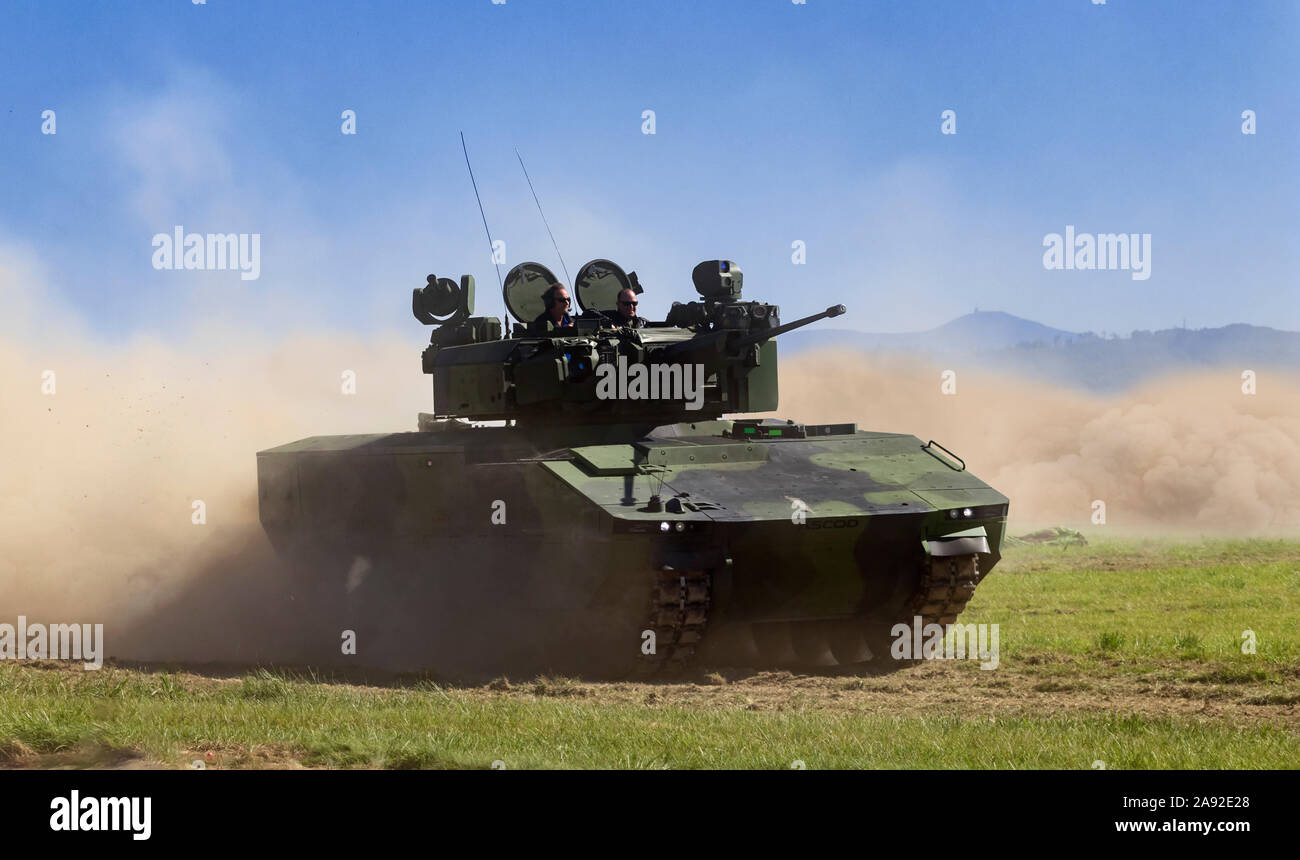 Armoured vehicle desert hi-res stock photography and images - Alamy