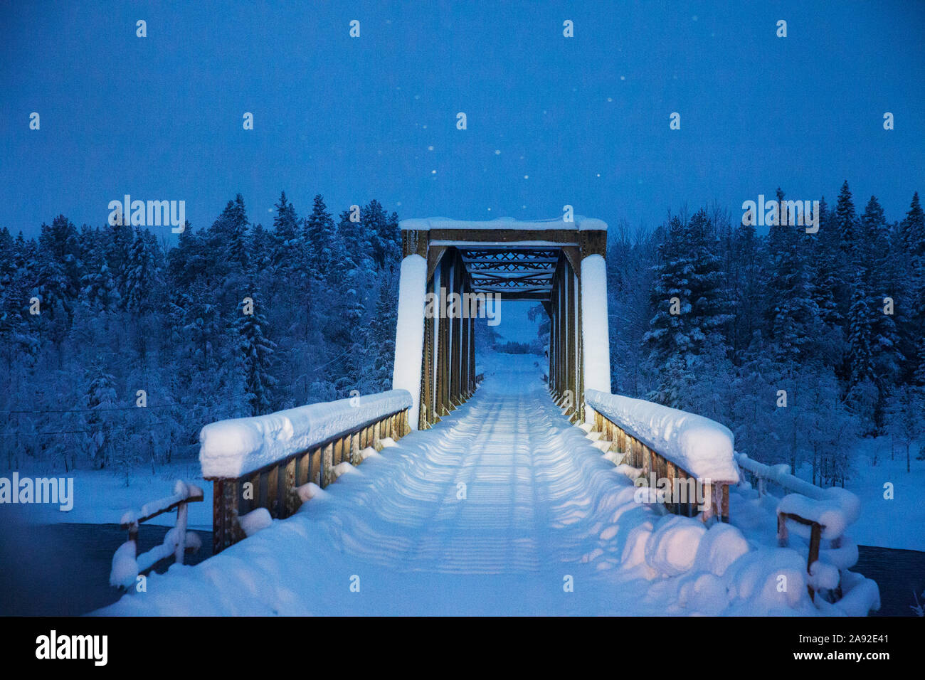 Train tracks clear blue sky hi-res stock photography and images - Alamy