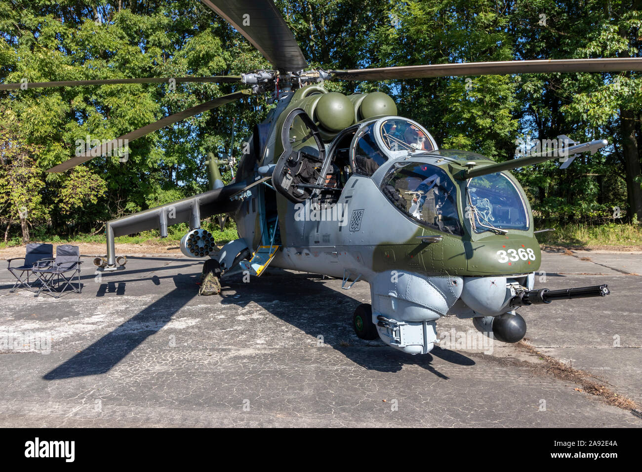Helicopter with machine gun hi-res stock photography and images - Alamy