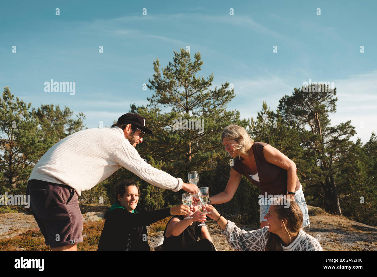 Friends outdoors happy blue sky hi-res stock photography and images - Alamy