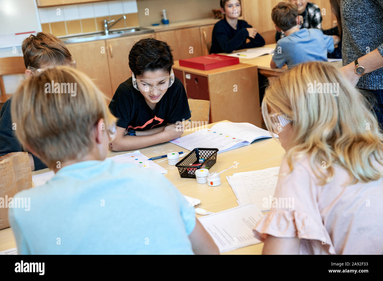 Children in classroom Stock Photo - Alamy