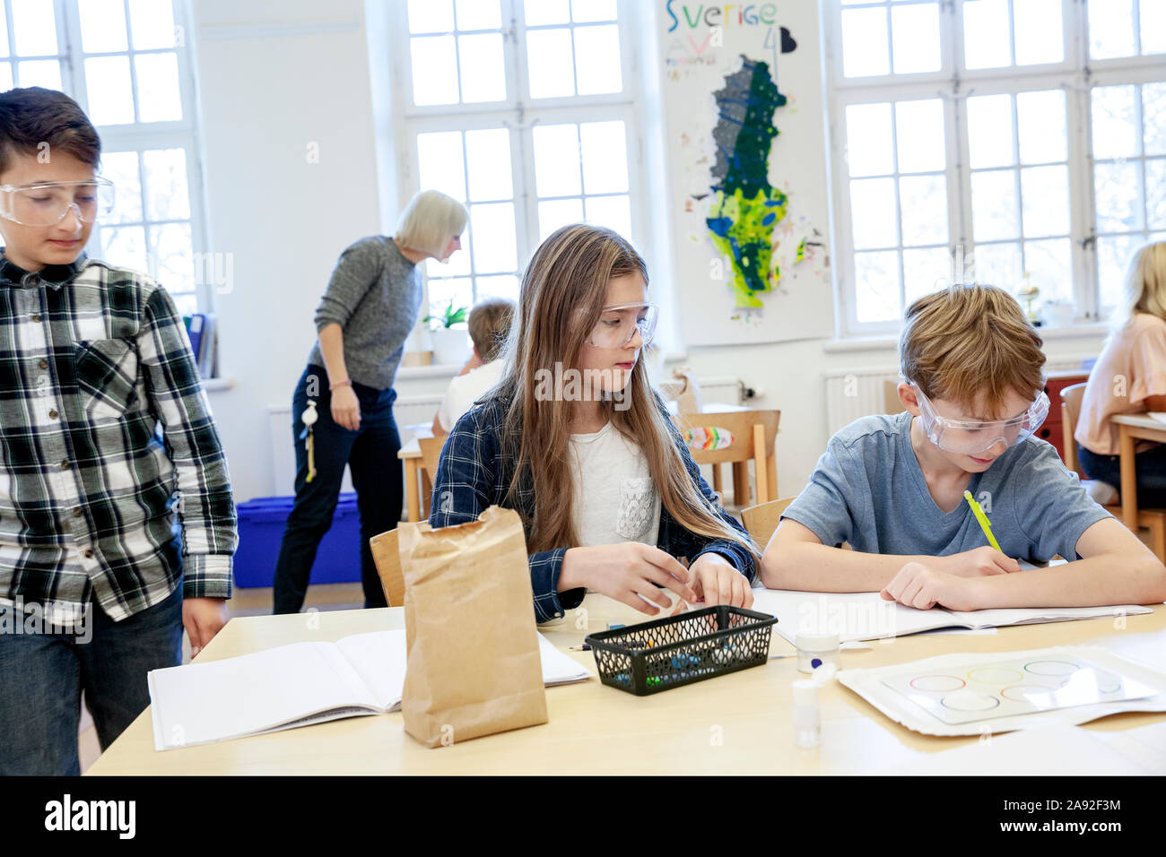 Children in classroom Stock Photo - Alamy