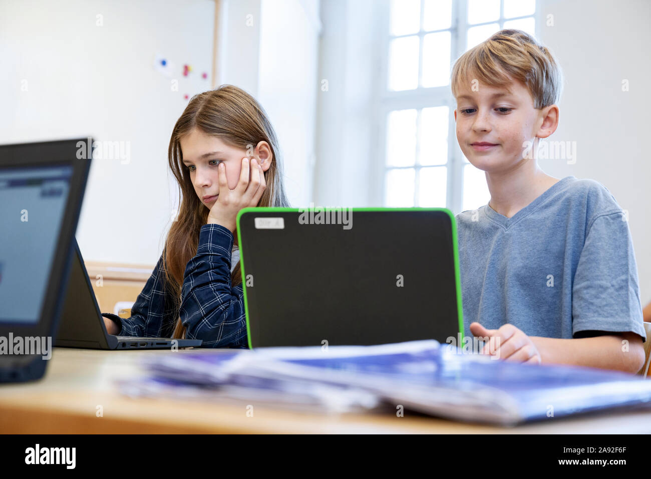 Schoolchildren using laptops Stock Photo - Alamy