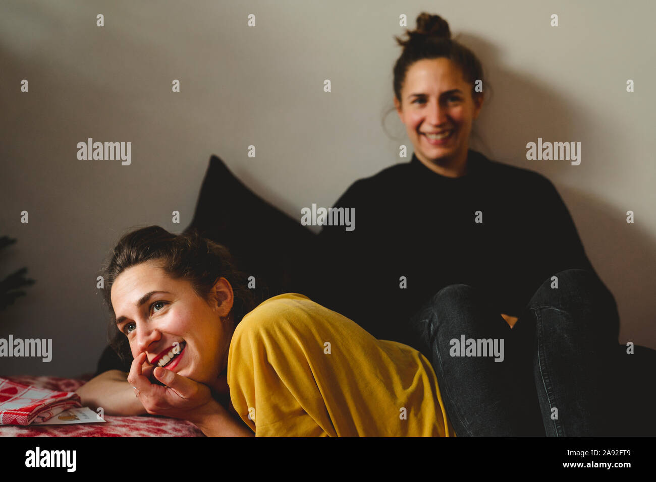Twins sisters hair hi-res stock photography and images - Alamy