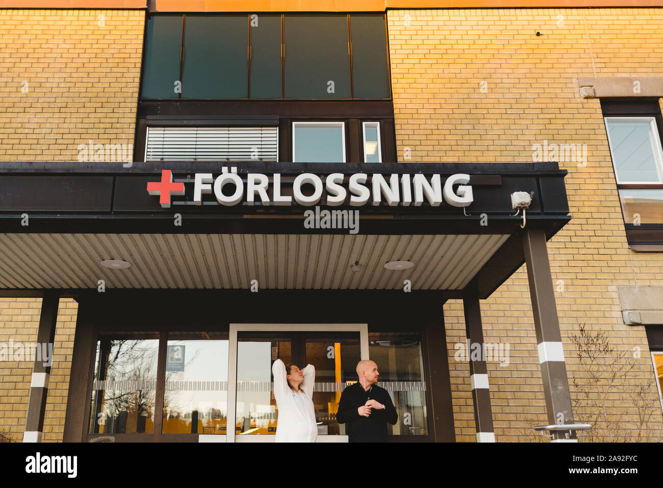 Front of hospital hi-res stock photography and images - Alamy