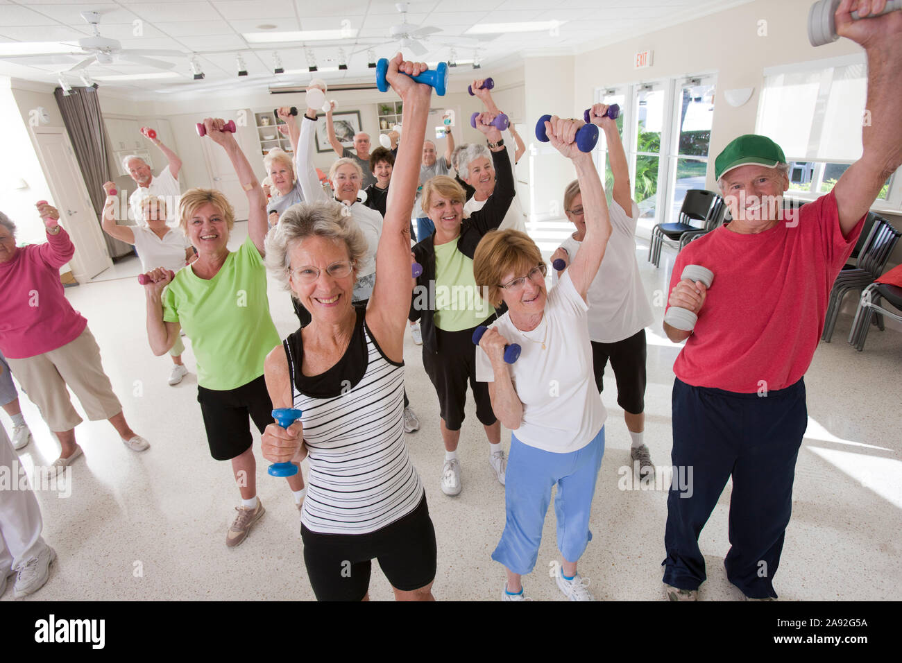 Group of senior women dumbbell hi-res stock photography and images - Alamy