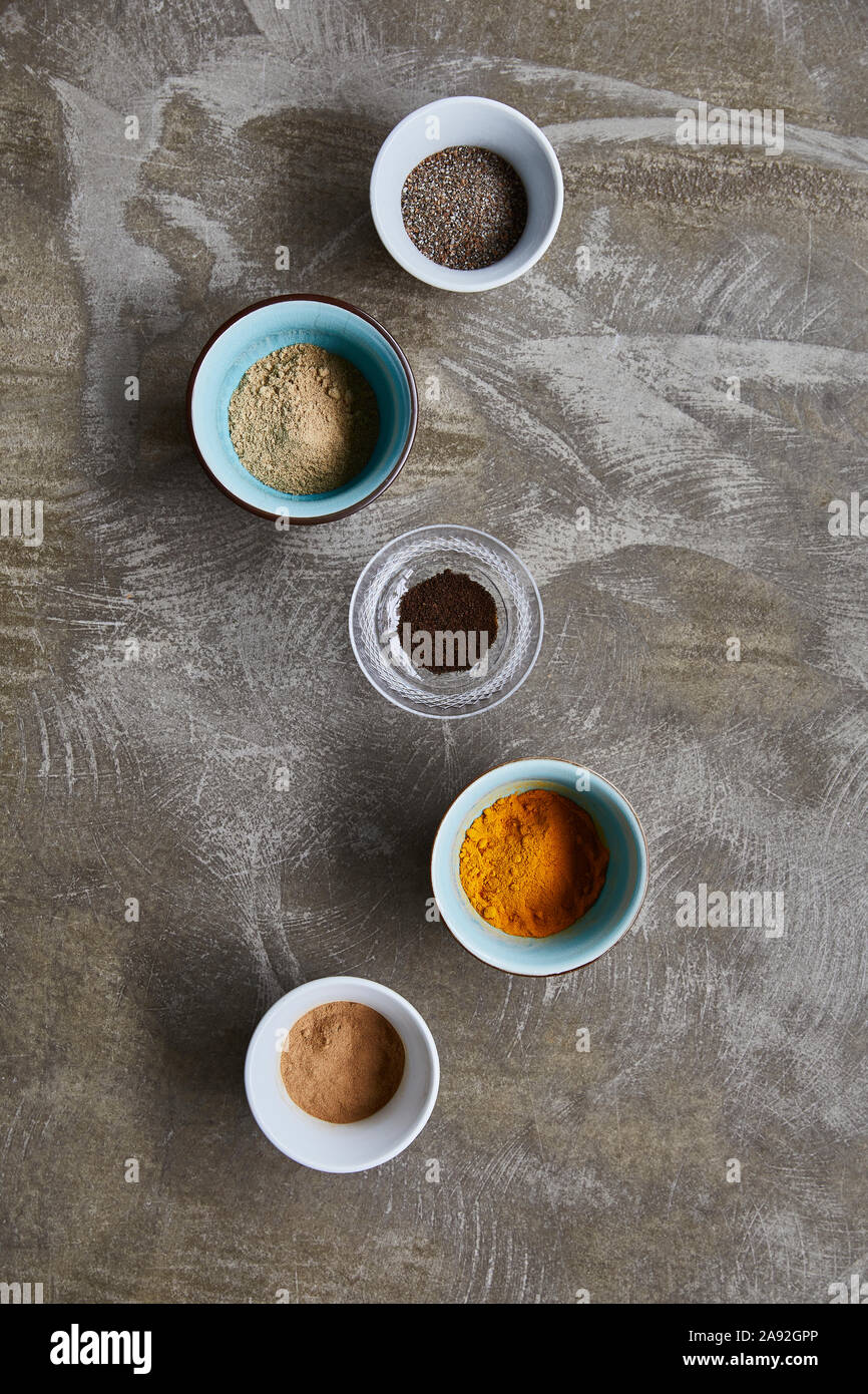 Spices in bowls hi-res stock photography and images - Alamy